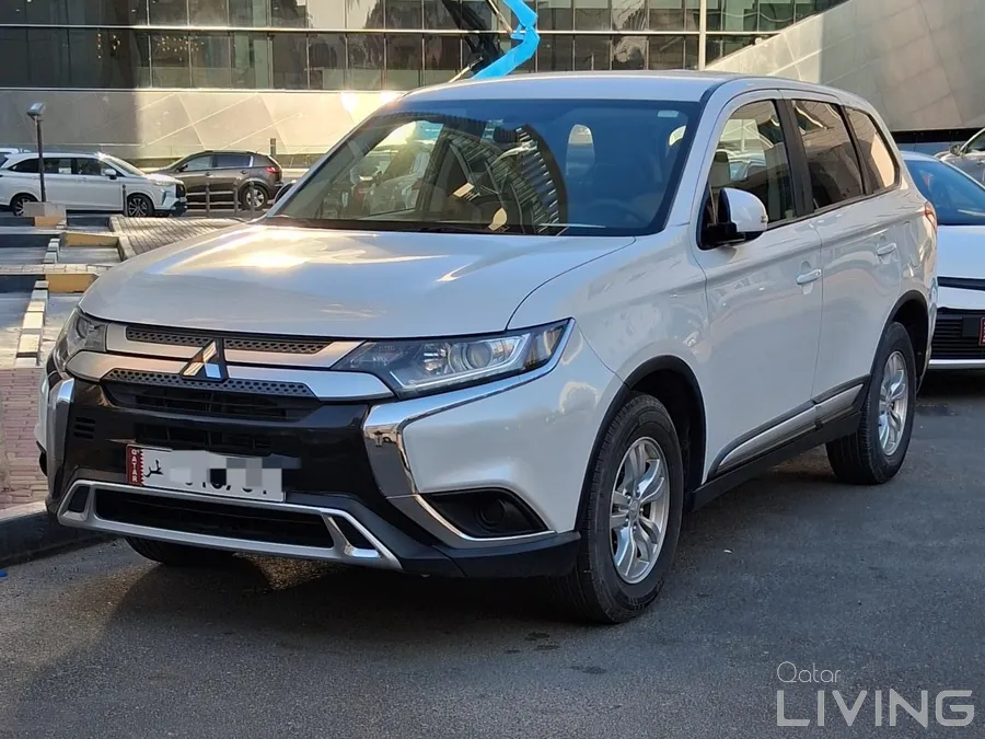 Mitsubishi outlander 4 X 4 2020 model
