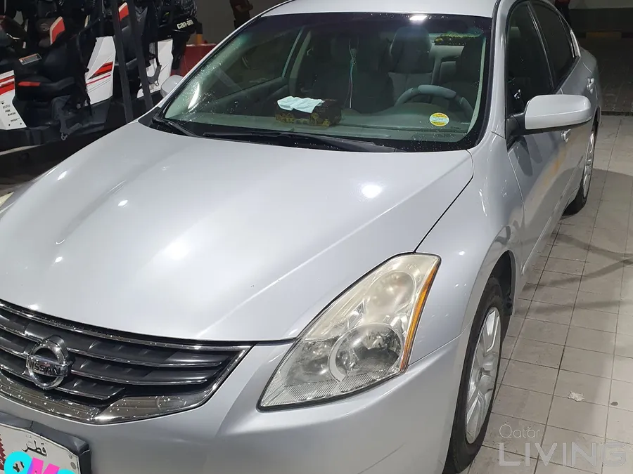 Ready to Drive Altima 2012 for sale Well-Maintained Car.